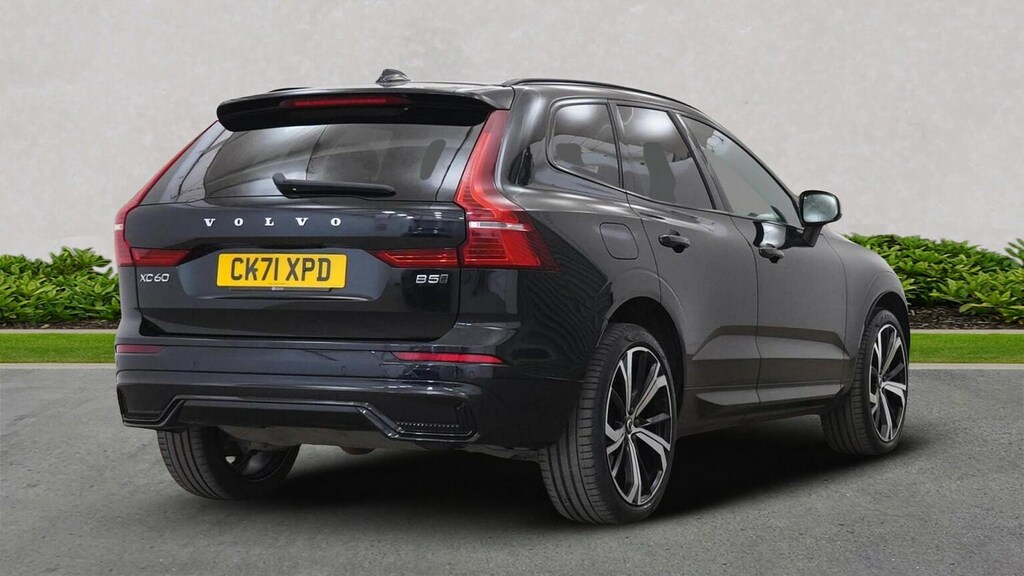 Used 2021 Volvo XC60 GN21SUV R-Design, B5 mild hybrid on Finance in ...
